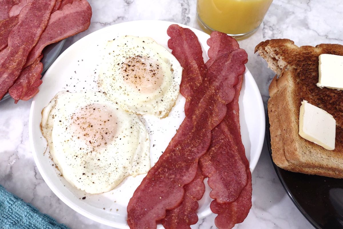 How To Cook Turkey Bacon In The Microwave - Dinners Done Quick