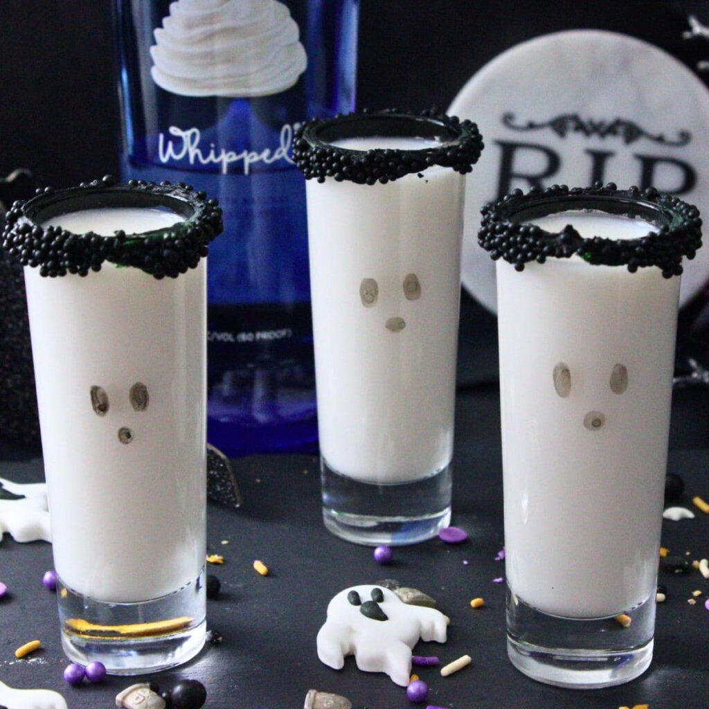 11 Easy Ghost Cocktails: Spooky Drinks For Halloween! - Dinners Done Quick