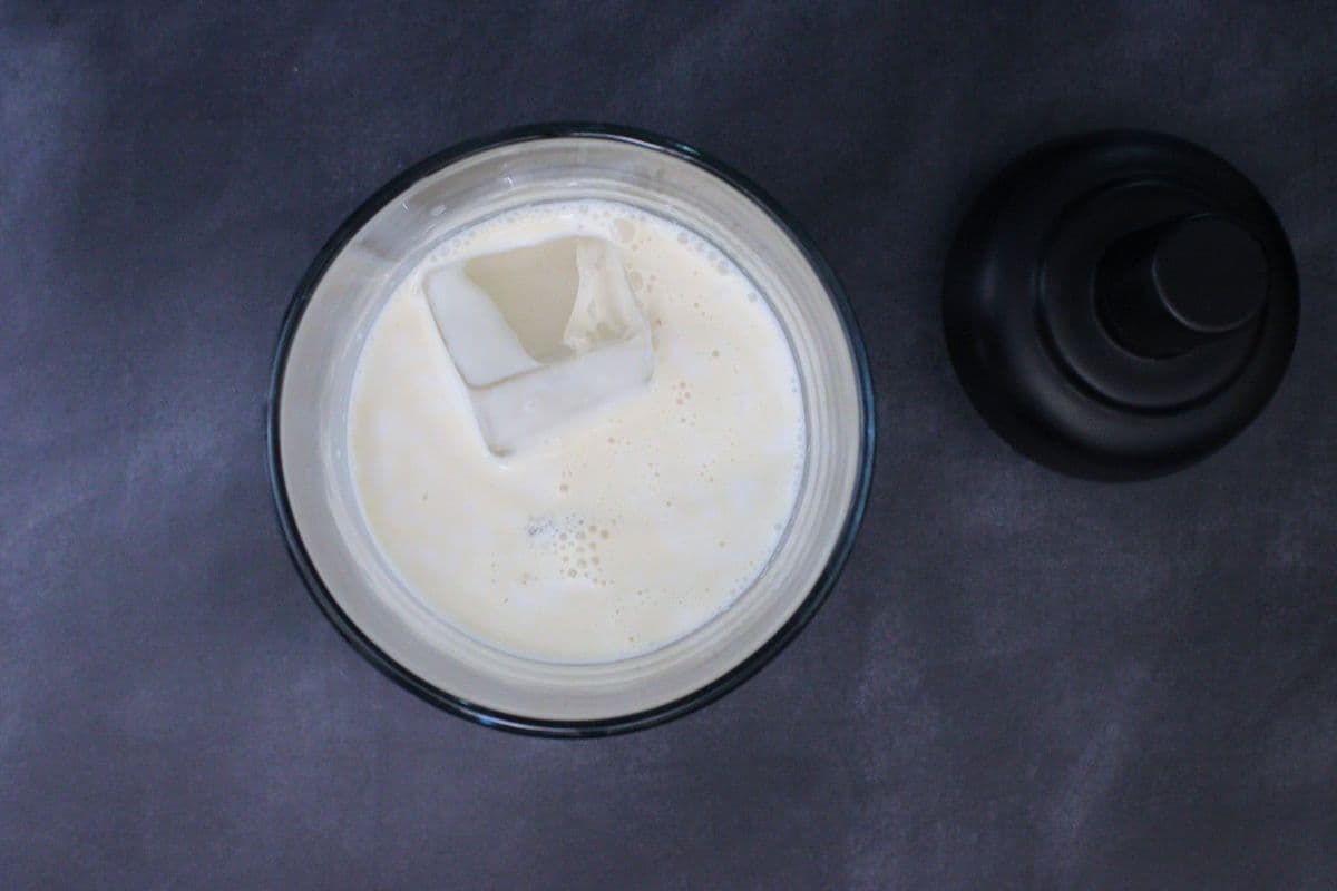 Screaming Ghost Cocktail: Halloween Drink Recipe! - Dinners Done Quick