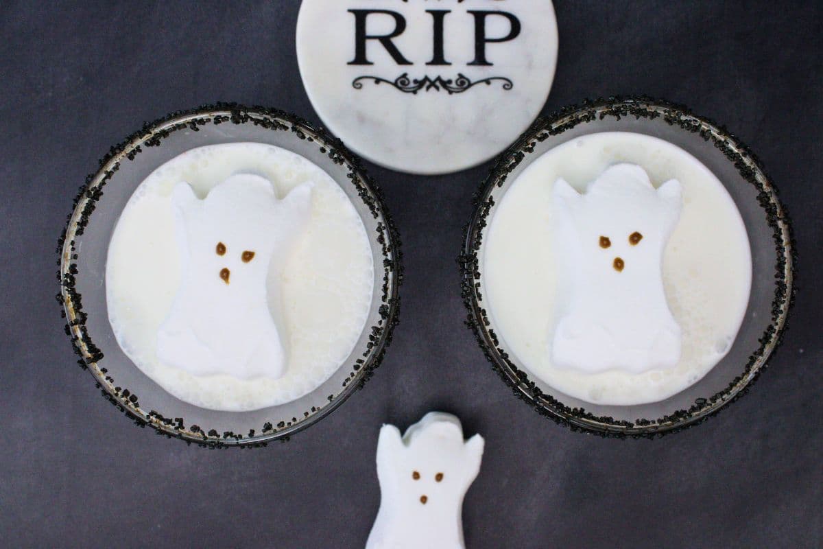 Ghost Martini: Spooky Halloween Cocktail With Vodka! - Dinners Done Quick