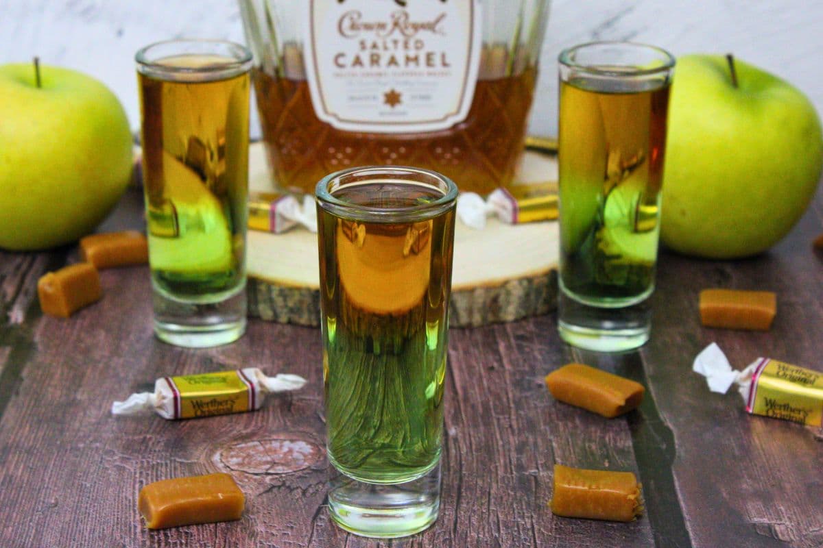 Caramel Apple Shot (With Crown): Simple Cocktail Recipe! - Dinners Done ...