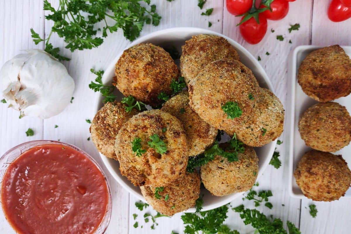 Air Fryer Arancini - Easy Italian Mozzarella Rice Balls - Dinners Done ...