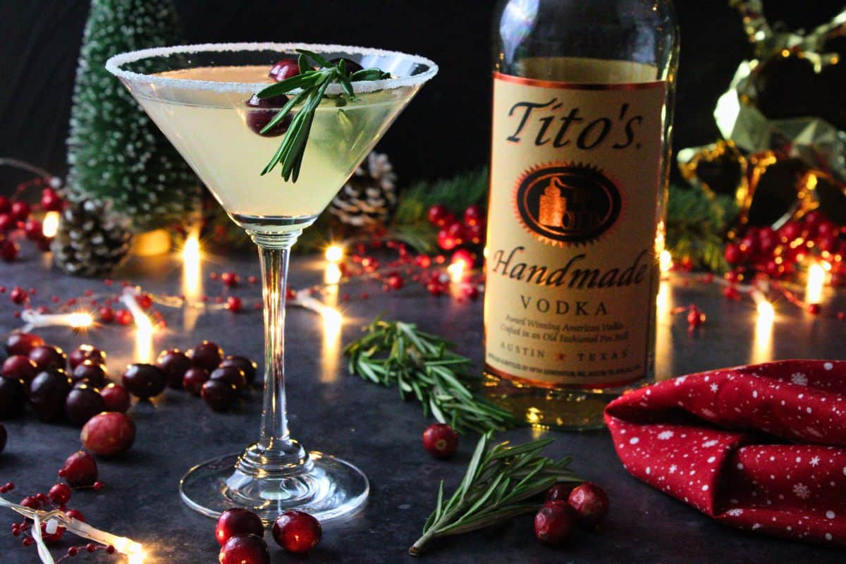 Christmas Lemon Drop Cosmo: White Christmas Cocktail! - Dinners Done Quick