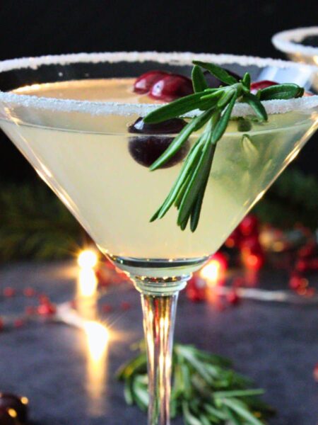 White Christmas Martini: Easy Holiday Cocktail With Vodka - Dinners ...