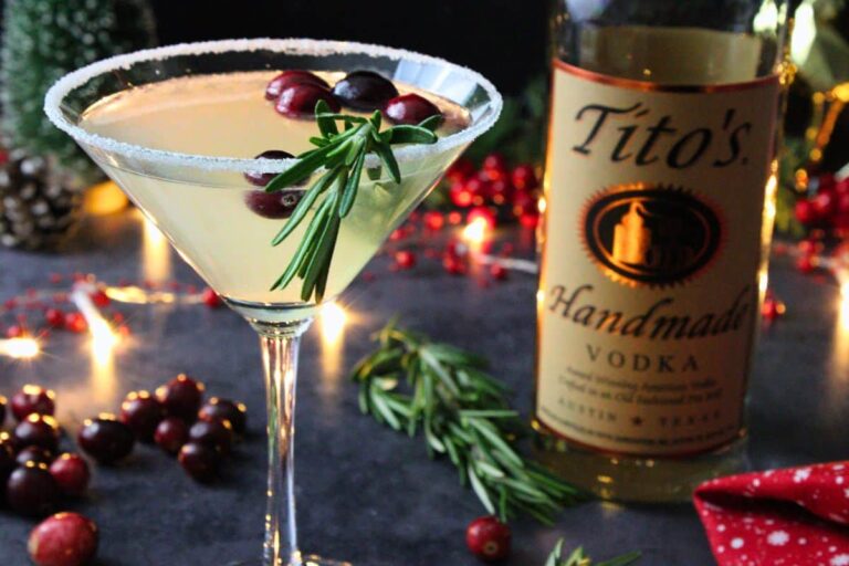 Christmas Lemon Drop Cosmo: White Christmas Cocktail! - Dinners Done Quick