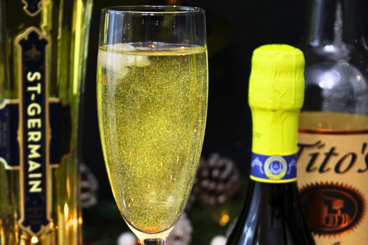 Glitter Ball Cocktail: Easy New Year’s Champagne Drink! - Dinners Done ...