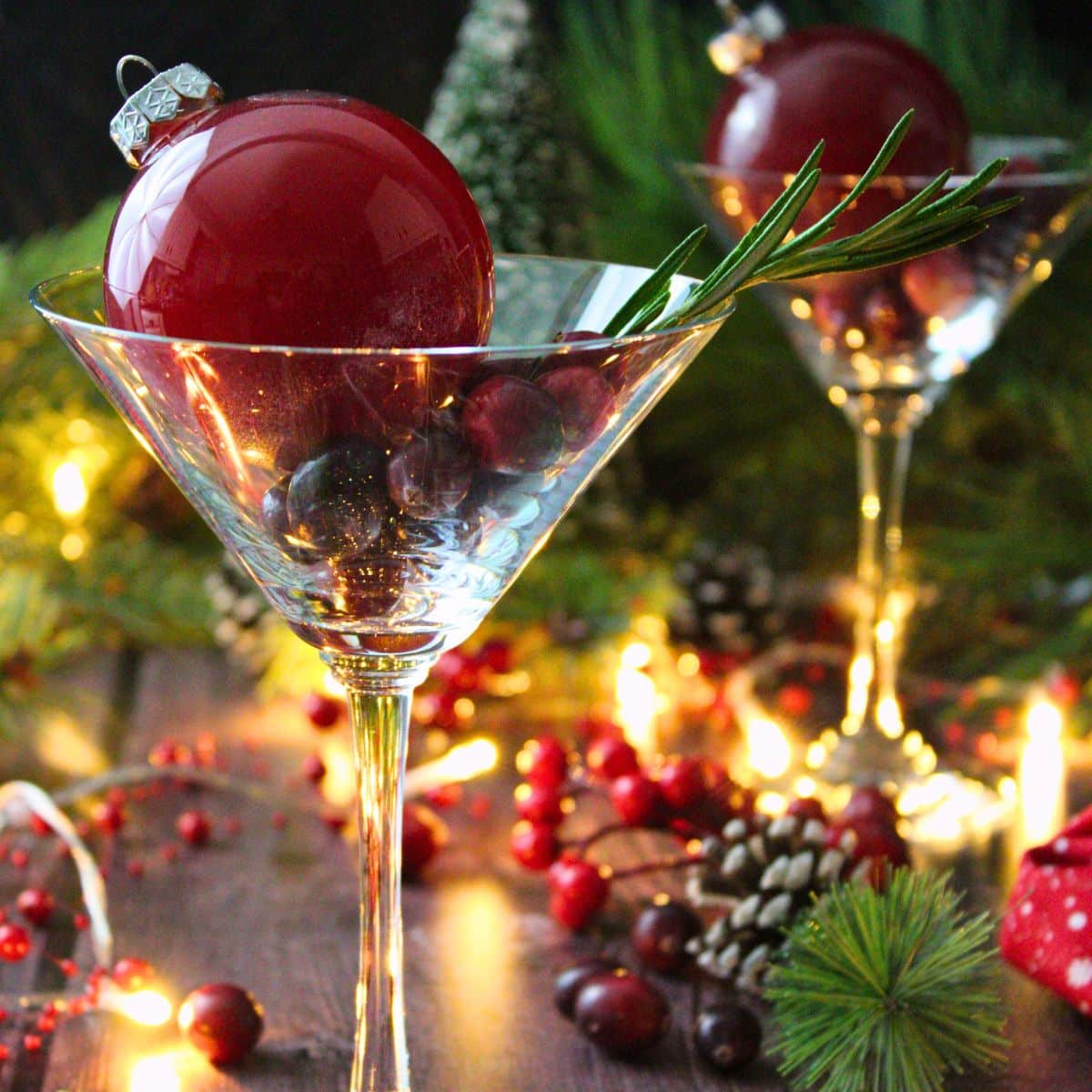 44 Cozy & Festive Holiday Cocktail Ideas To Warm Up Your Season