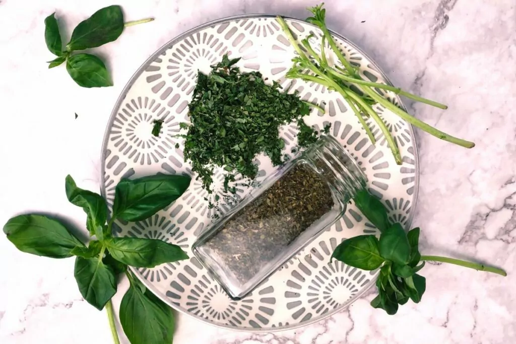 How to Dry Fresh Basil in the Air Fryer: Quick Dehydration! - Dinners ...