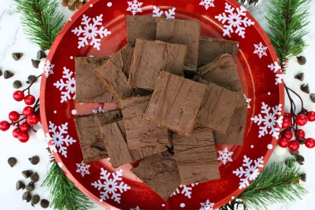Easy 2 Ingredient Microwave Fudge: No-Fail Holiday Bliss! - Dinners ...