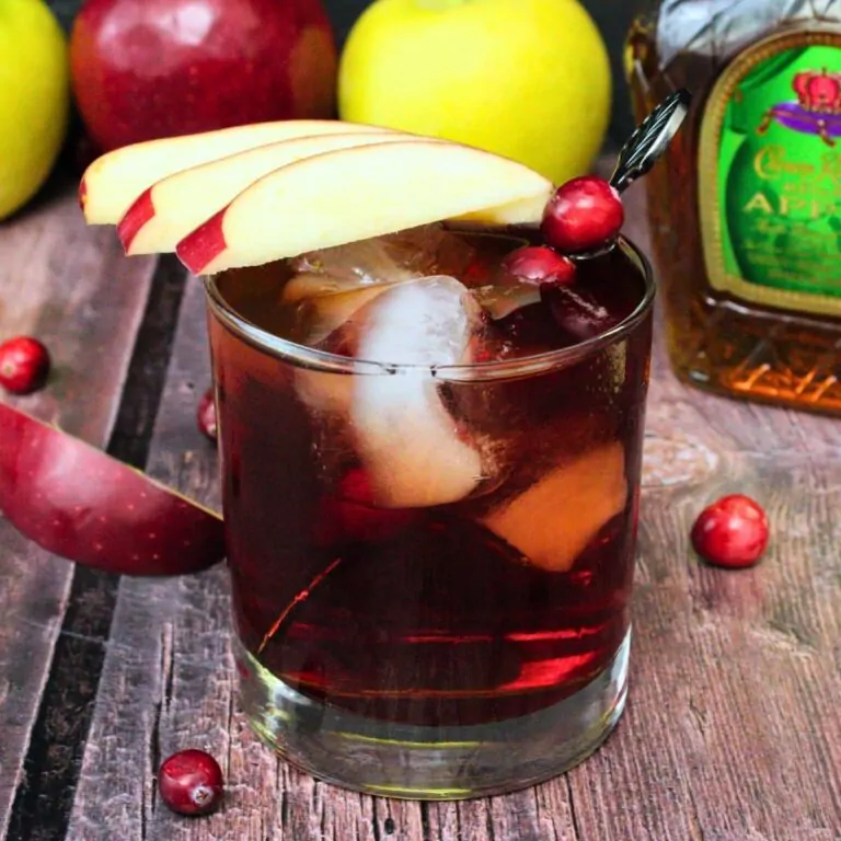Caramel Apple Shot (With Crown): Simple Cocktail Recipe! - Dinners Done ...