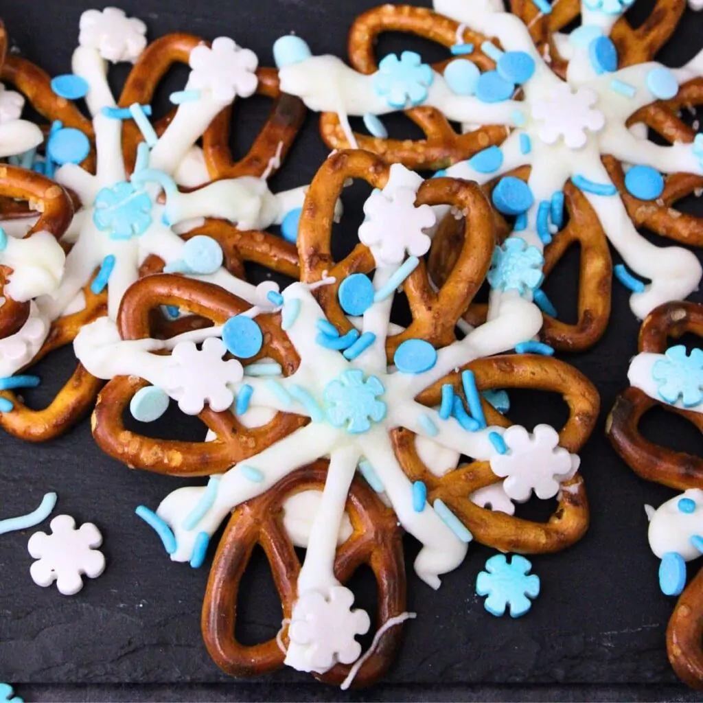Snowflake Pretzels: No Bake Chocolate Holiday Recipe! - Dinners Done Quick